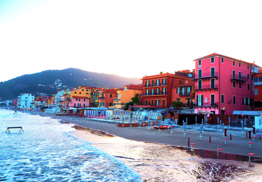 Alla Scoperta di Alassio: Il Tesoro Nascosto della Riviera Ligure ...