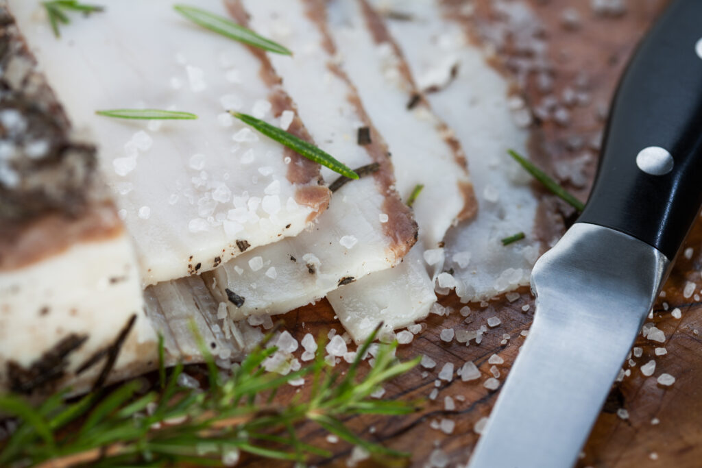Lardo di Colonnata: Un Tesoro Culinario Toscano – Italia Delight