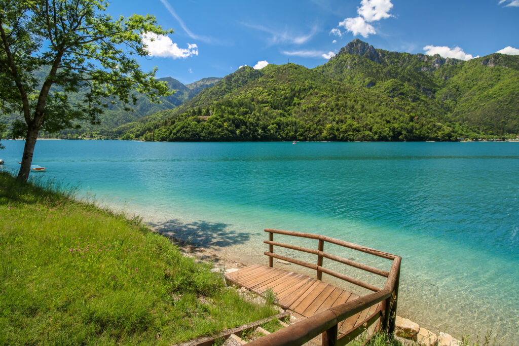 Scopri il Lago di Ledro: Un Paradiso Nascosto tra le Montagne – Italia ...