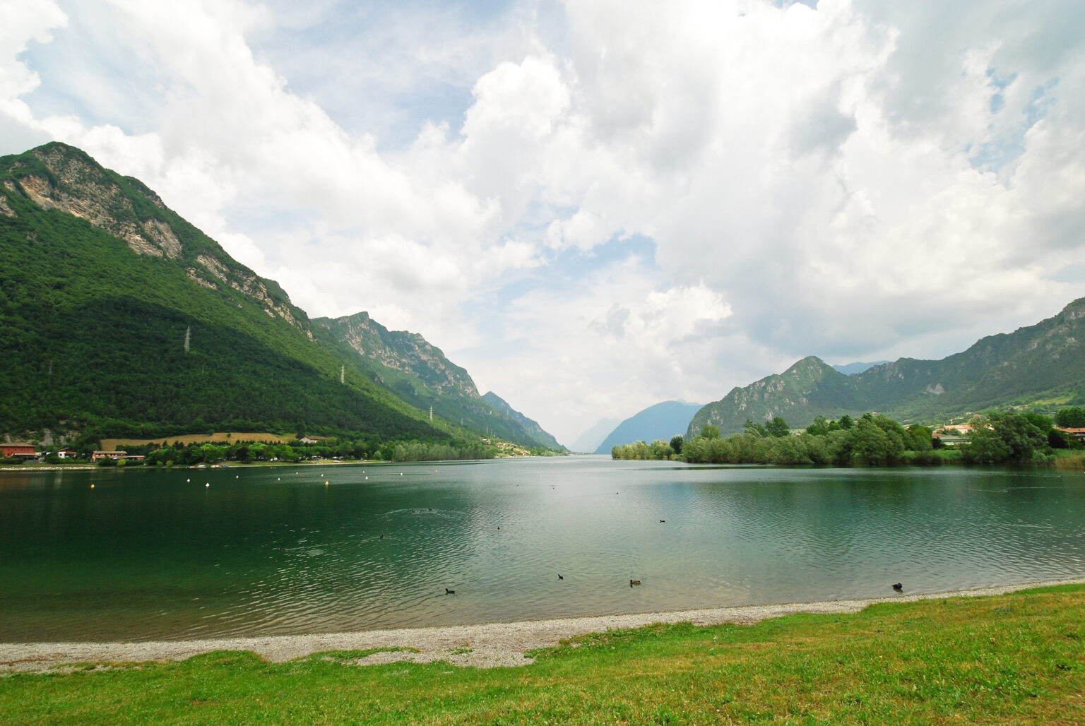 Alla Scoperta del Lago di Idro: Un Paradiso Naturale tra le Montagne ...